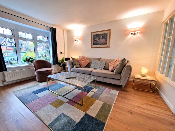 Central Modern Home With Parking - Nantwich