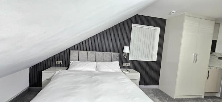 Modern Studio Flat With Private Kitchen & Bath 2 - Manchester