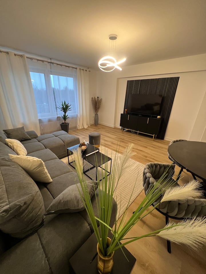 Renovierte 3 Zimmer Wohnung 90 M², Zentrale Lage - München