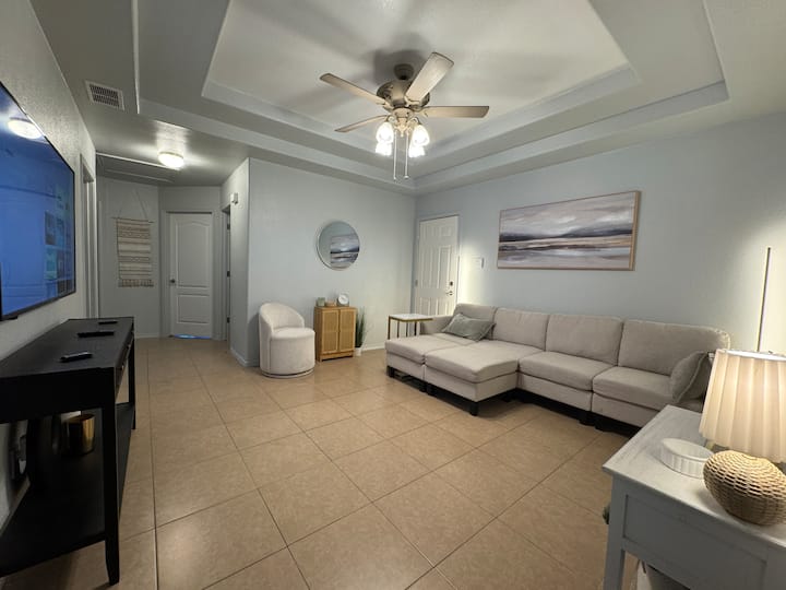 Cozy Home With Study Room & Full Amenities - Laredo, TX