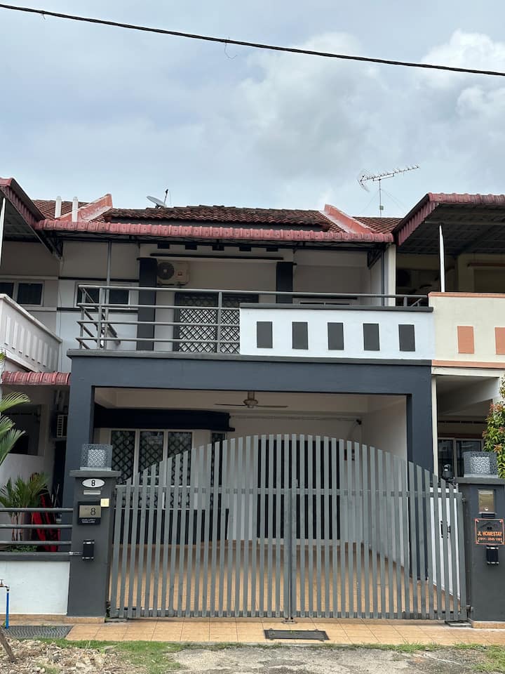 Located Bahau Area Walking Distance To Kopitian - Bahau