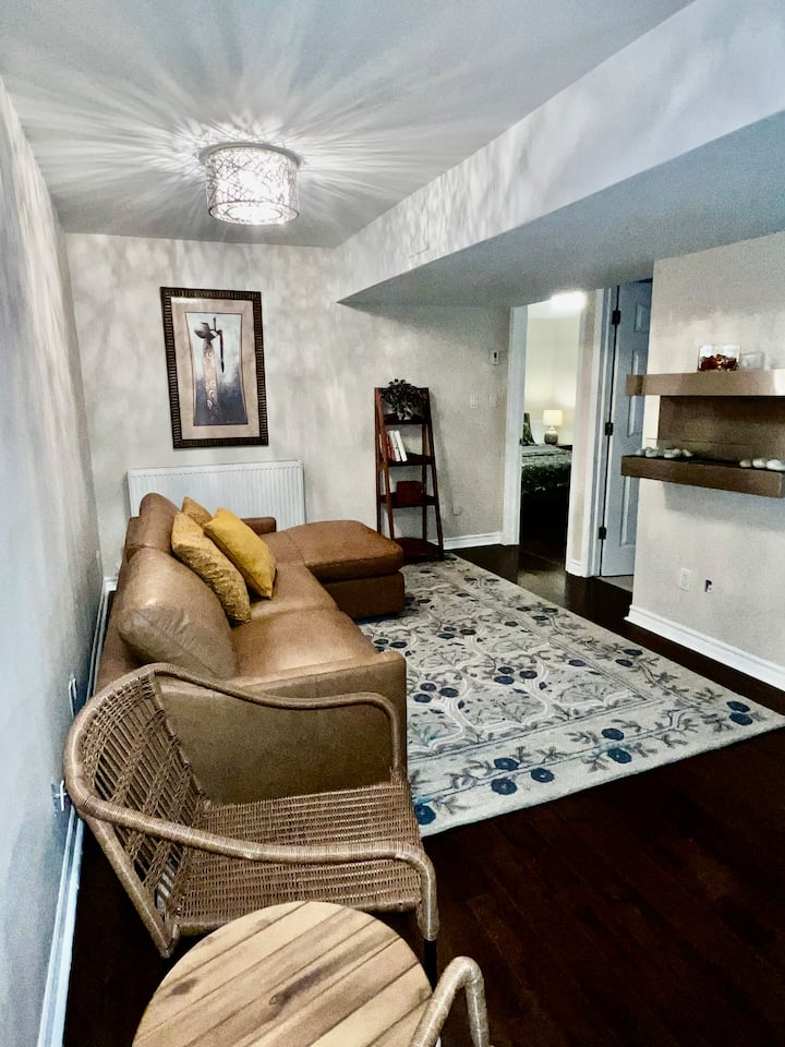 Luxurious Junction Private Suite - Toronto