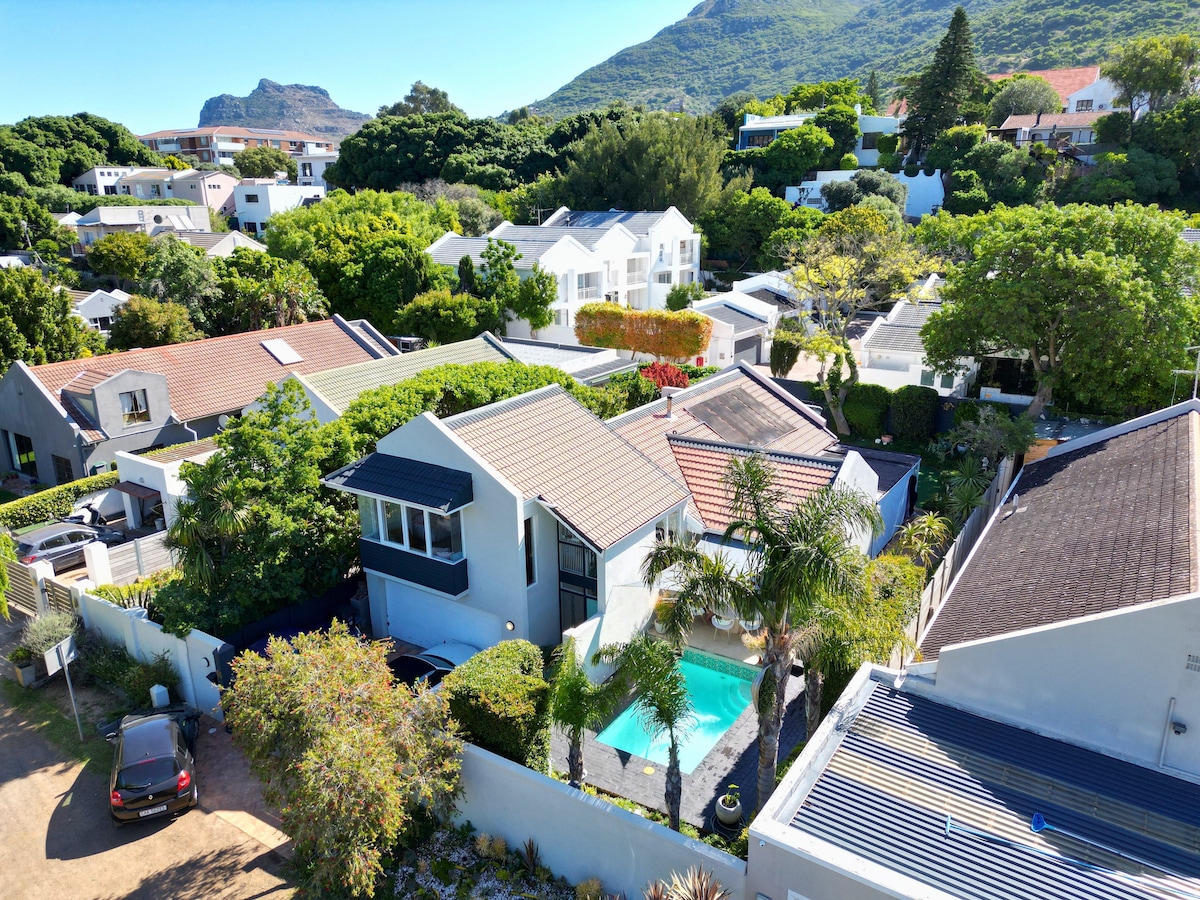 Hout Bay - Elegant Private Suite - Mountain Views - Flats for Rent in ...