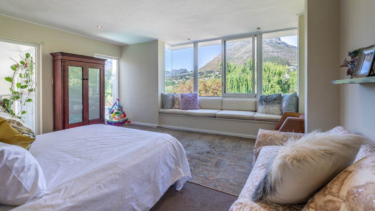 Hout Bay - Elegant Private Suite - Mountain Views - Flats for Rent in ...