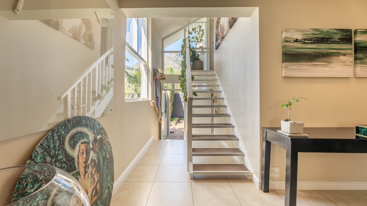 Hout Bay - Elegant Private Suite - Mountain Views - Flats for Rent in ...