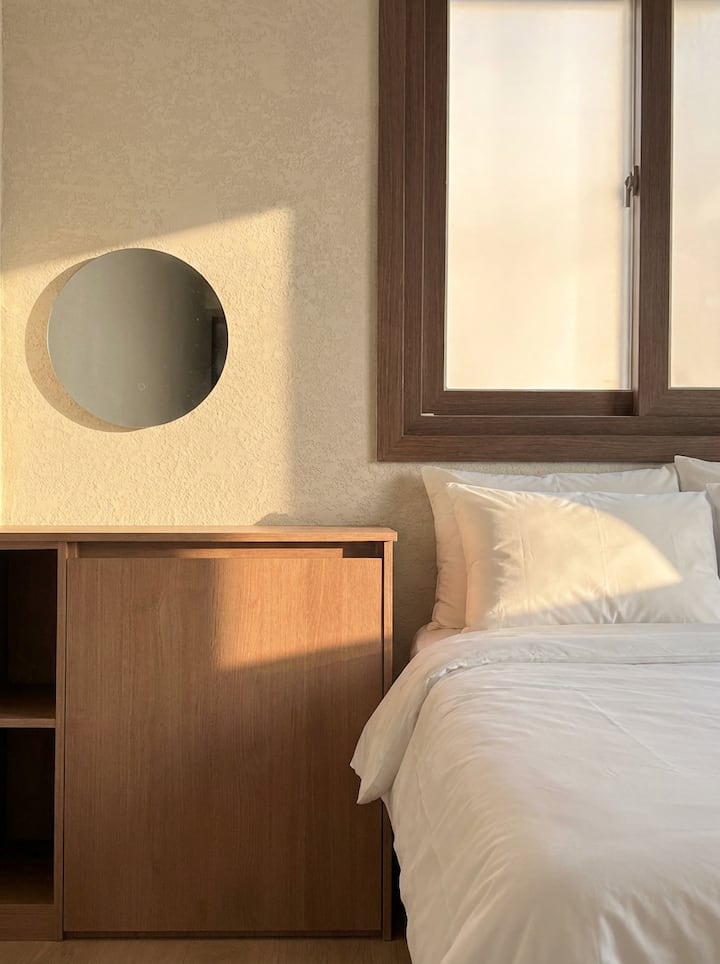 진명스테이 5-3 / 부산역1분 / Netflex / 감성숙소 / 짐보관 - Busan