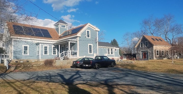 Charming 1800 Historic Farm House Modern Amenities - Massachusetts