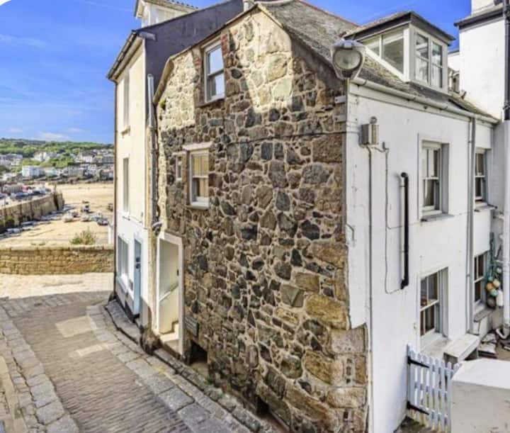 Cottage By The Beach, 
St Ives - St Ives