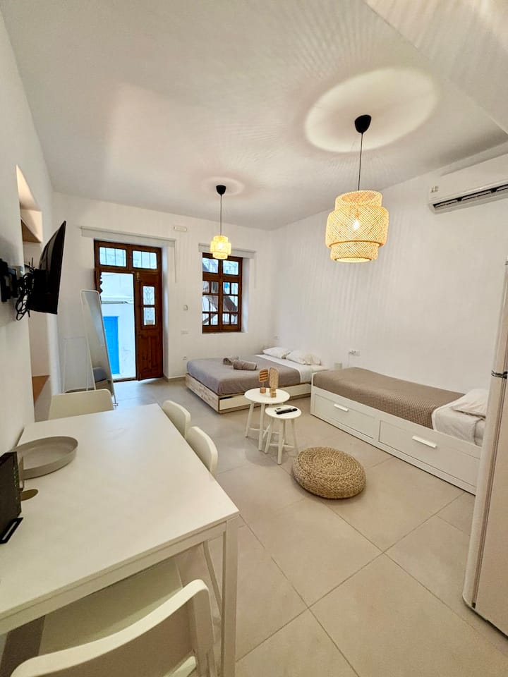Elenita's Flat, Steps To The Windmills & Fabrika - Mykonos