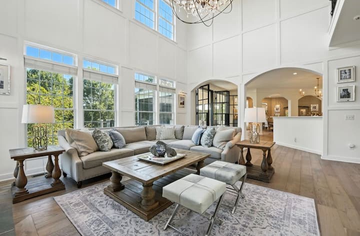 Luxury Estate W/ Hot Tub & Fire Pit - Ashburn, VA