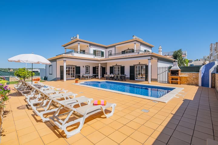 Vila Isa - V4 Familiar - By Bedzy - Guia