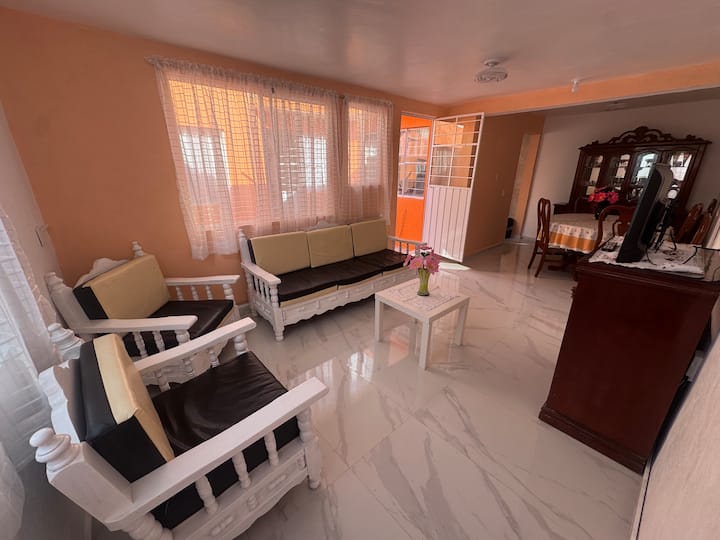 Casita Cómoda Con Excelente Ubicación. - Morelos