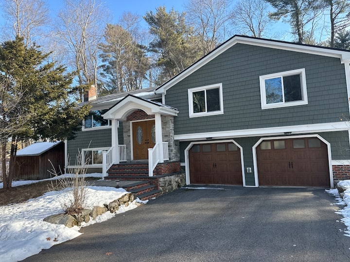 Welcome To 5 Betty! - フォックスボロ, MA