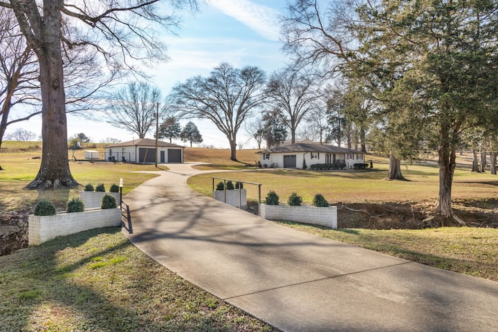 Luxe Creekside Near Rtj, Games, Pickleball & Pets - フローレンス, AL
