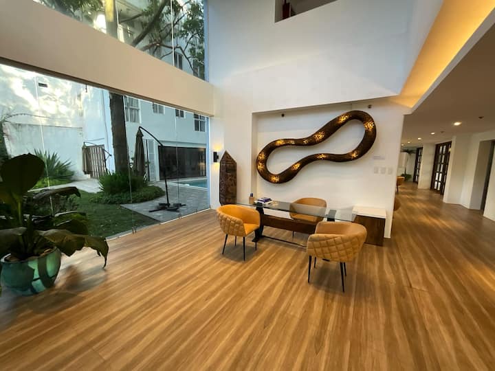 Mediterranean-inspired Space W/ Balcony + Netflix - Alfonso