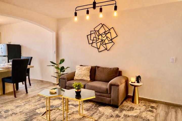 Modern 2-bedroom Apt W/parking And Terrace - Saltillo