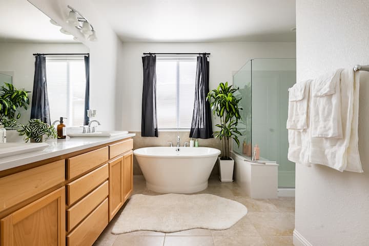 New! Beautiful Family Home Near Uc Davis & Airport - Woodland, CA