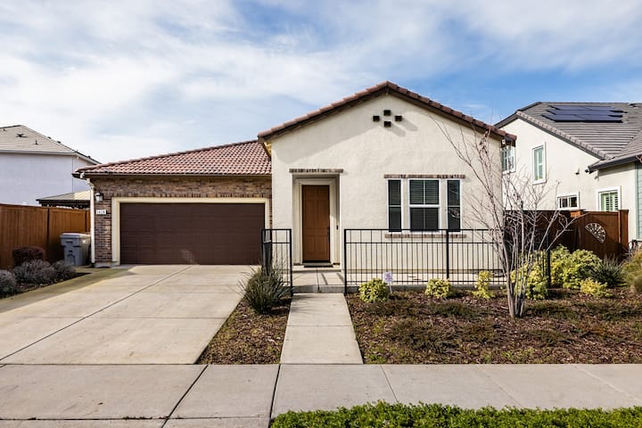 Modern 3br Family Retreat Near Uc Davis And Smf - Woodland, CA