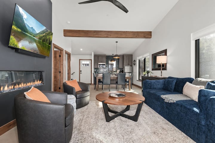 New Modern Mtn Home Amazing Views Near Red Rocks - Evergreen, CO