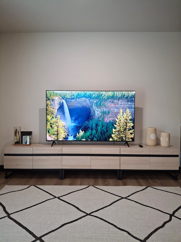 Garage65"tv Deadendofficespace - Altoona, WI