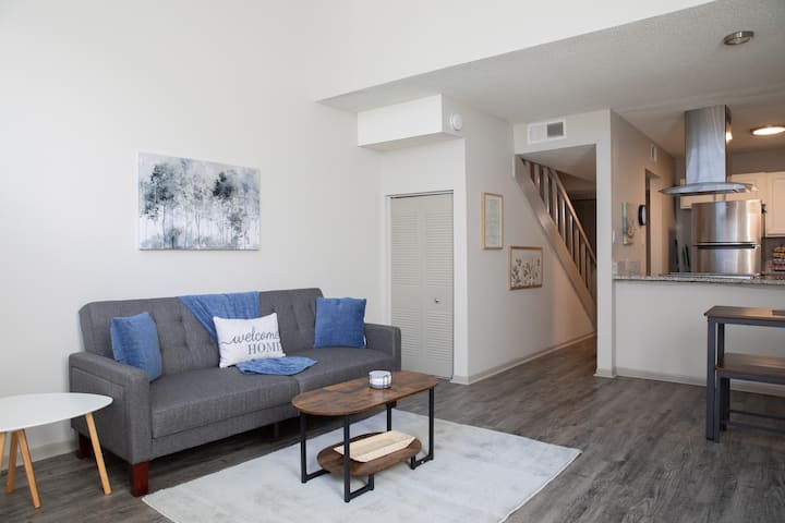 Executive Loft Near Uab & Hospitals|wifi+workspace - Birmingham, AL