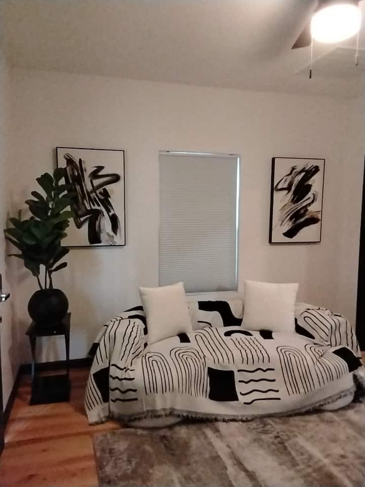 Private In-law Suite W/separate Entrance - Grand Prairie, TX