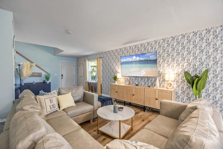 Live Like A Local In The Heart Of Cocoa Beach - Cocoa Beach, FL