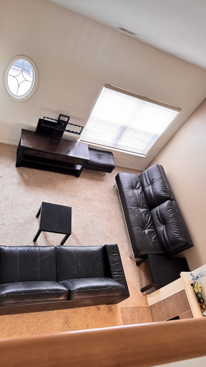 Charming And Spacious 2b Condo In Livonia Michigan - Livonia, MI