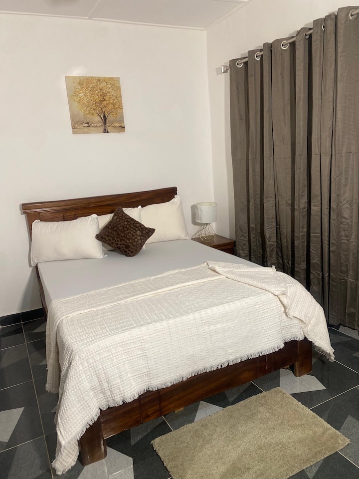 Standard Room In A Peaceful Town At Kotei Deduako - Kumasi