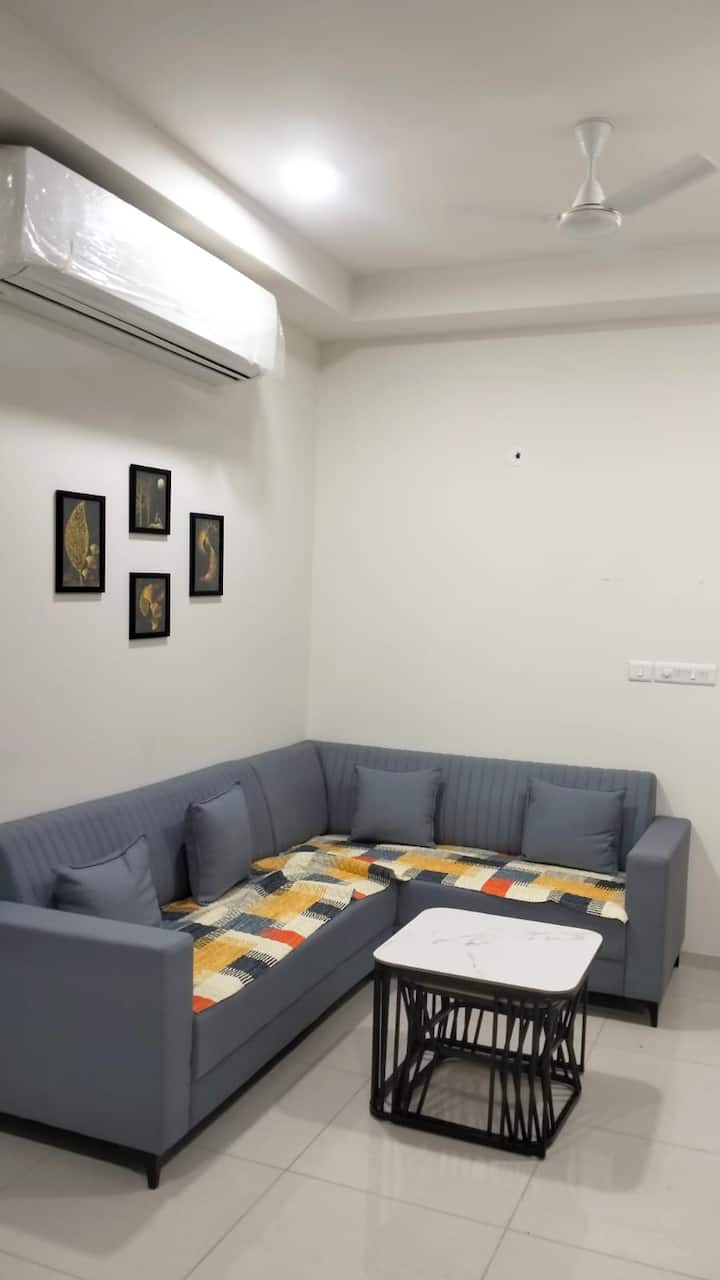 Elegant 2bhk Service Apartment Pool In Gift City - Gandhinagar