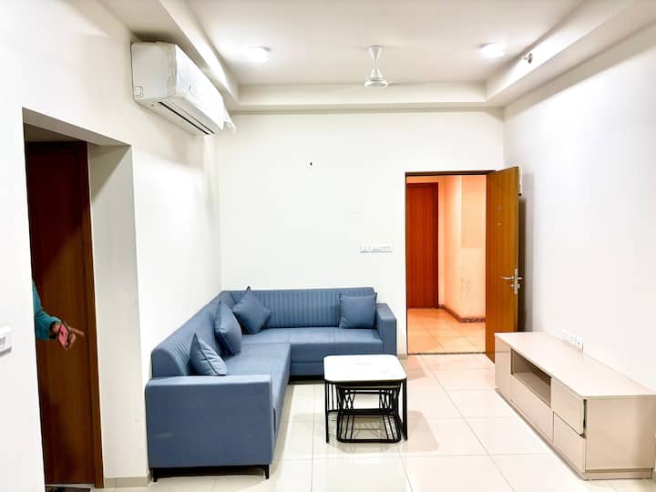 Smart Stay Golden View Elegant Home 2bhk Gift City - Gandhinagar