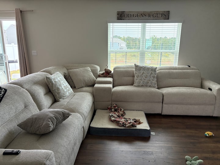 Spacious 4 Bed 2.5 Bath With Fenced In Yard. - Spartanburg, SC