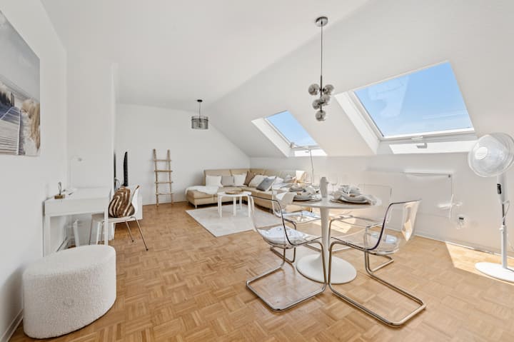 Stilvoll Möblierte 2-zimmer Wohnung - Düsseldorf