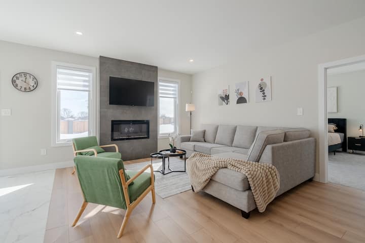 Modern 6 Beds| Sleeps 12*luxkitchen*laundry*garage - Sarnia