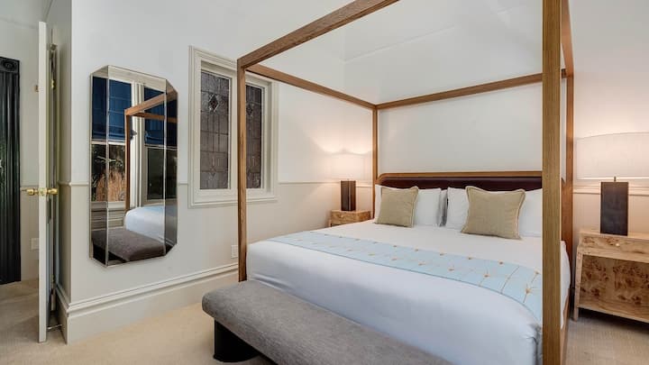 White House Napa 12: Classic King • Boutique Hotel - Napa, CA