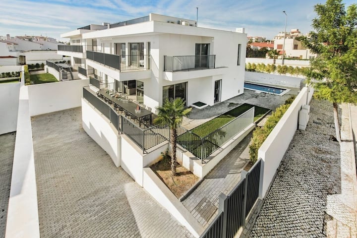 Villa Violetta, New 6 Bed, Pool, Central Albufeira - Albufeira