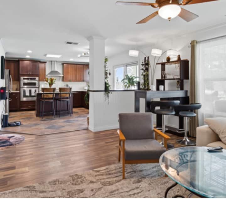 Luxury Room Near Victoria Gardens & Ontario Mills - Mount Baldy, CA