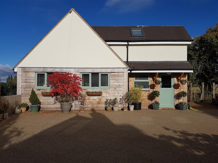 Spacious Luxury 1 Bed House/parking, Dogs Welcome - Cotswolds