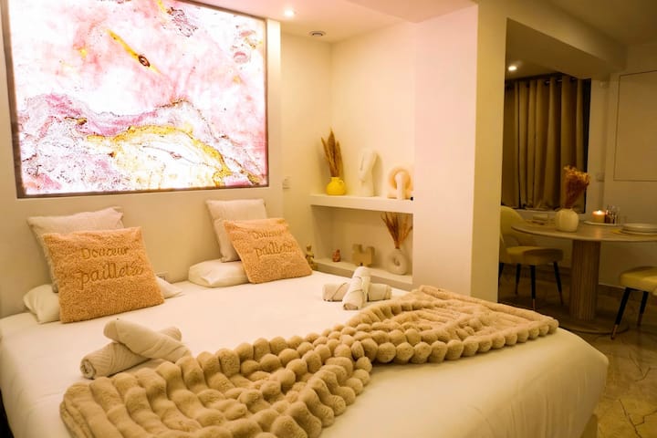 Welcome To The Hidden Spa - Antony