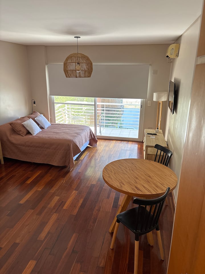 Monoambiente Con Balcón Excelente Ubicación. - Argentina