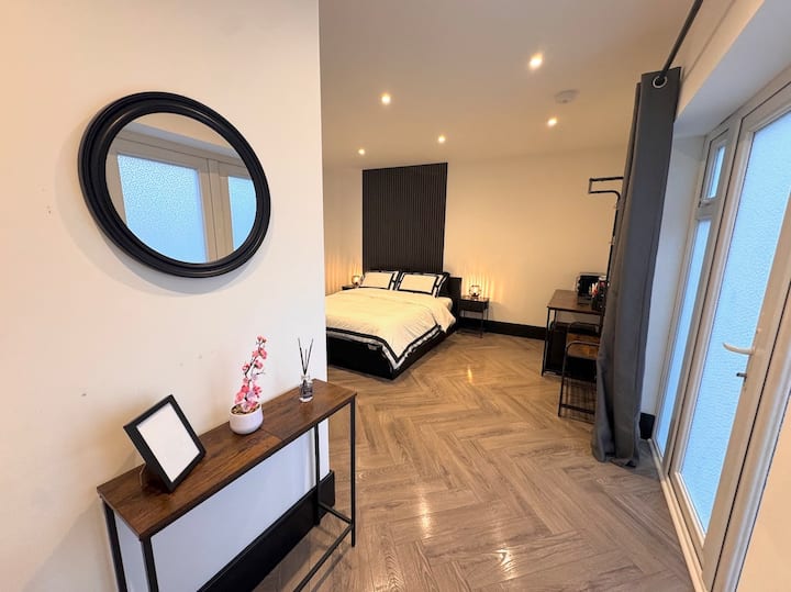 Cozy Studio Annex & Parking- 7 Mins From Train Stn - Newport