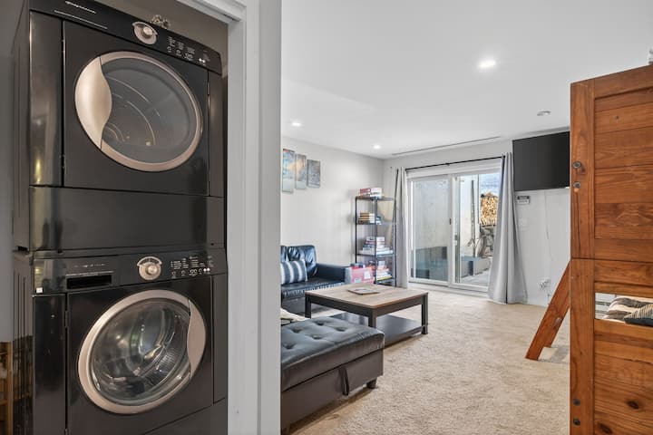 Scribners Retreat | Sleeps 6 | Huge Patio/jacuzzi - Hunter Mountain, NY