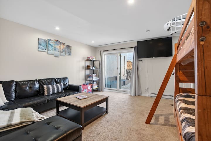 Scribners Retreat | Sleeps 6 | Huge Patio/jacuzzi - Hunter Mountain, NY