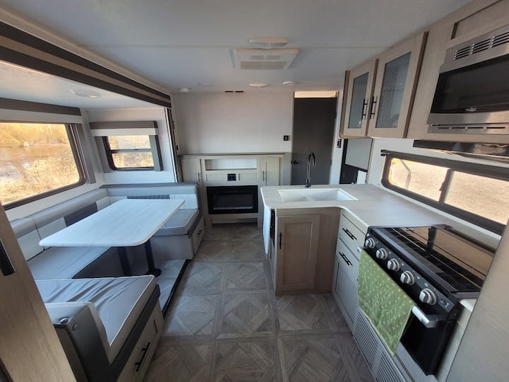 Cozy Travel Trailer Retreat Near The Park - 