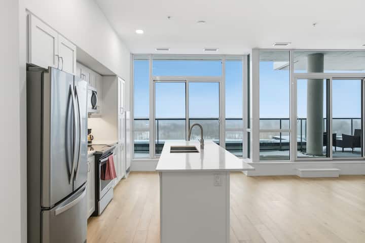 Skyline Vista | Penthouse | Views | Gym | Theatre - Niagara Falls