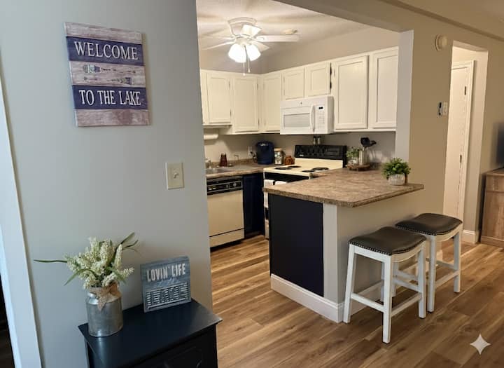 Updated Lake Condo/walk To Weirs/witches Brewery - Laconia, NH