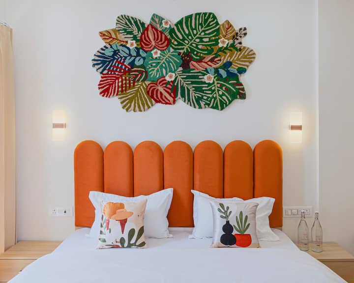 Cozy Studio Near Fatehsagar | Kitchen & Balcony - India