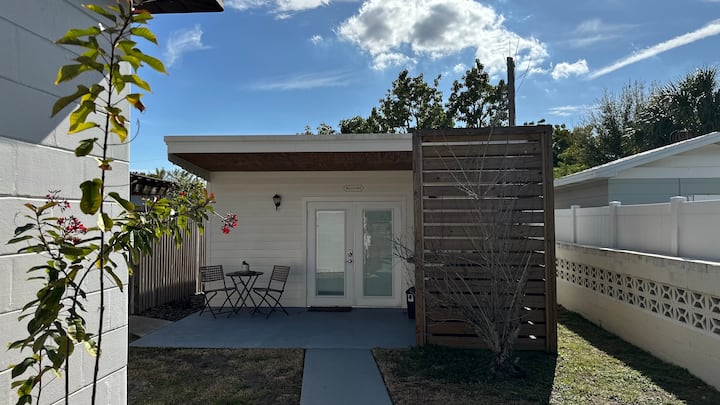 New Guest House For A Perfect City Getaway! - Tampa, FL