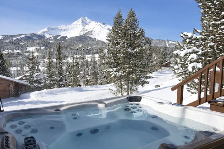 Main + Guest House! Views • Hot Tub • Sleeps 20 - Big Sky, MT