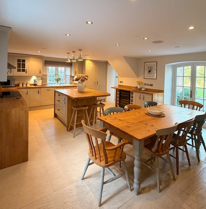 Wentworth Idyllic Character Cottage, Baydon Estate - Marlborough